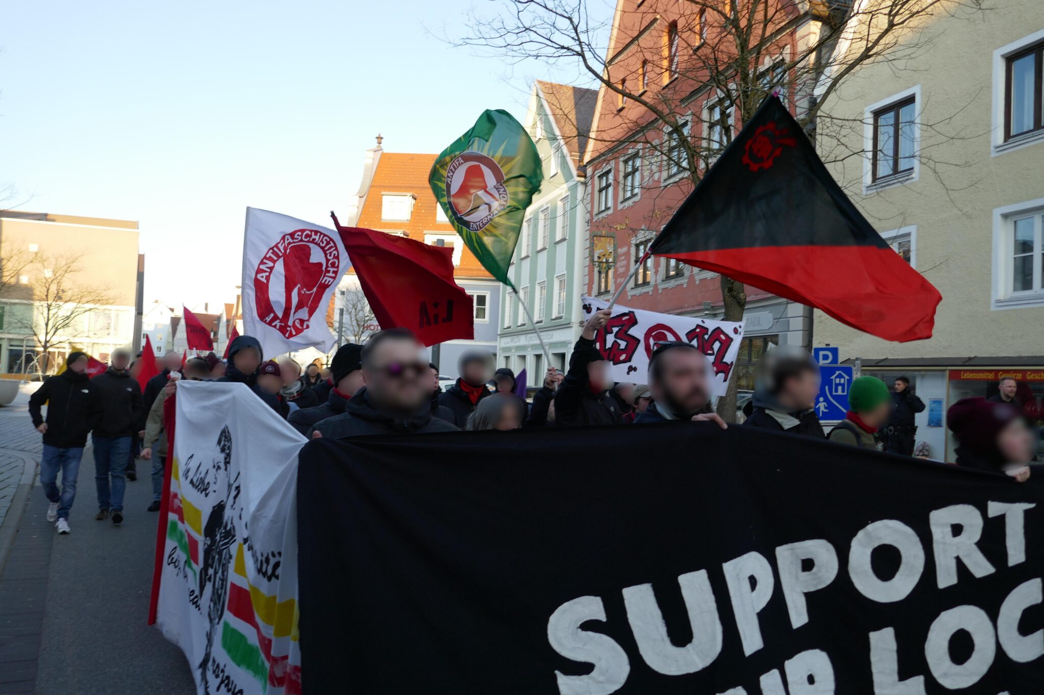 Mehr als 150 Teilnehmer*innen bei Solidemo in Memmingen mit anschließender Soliparty! - Offenes ...